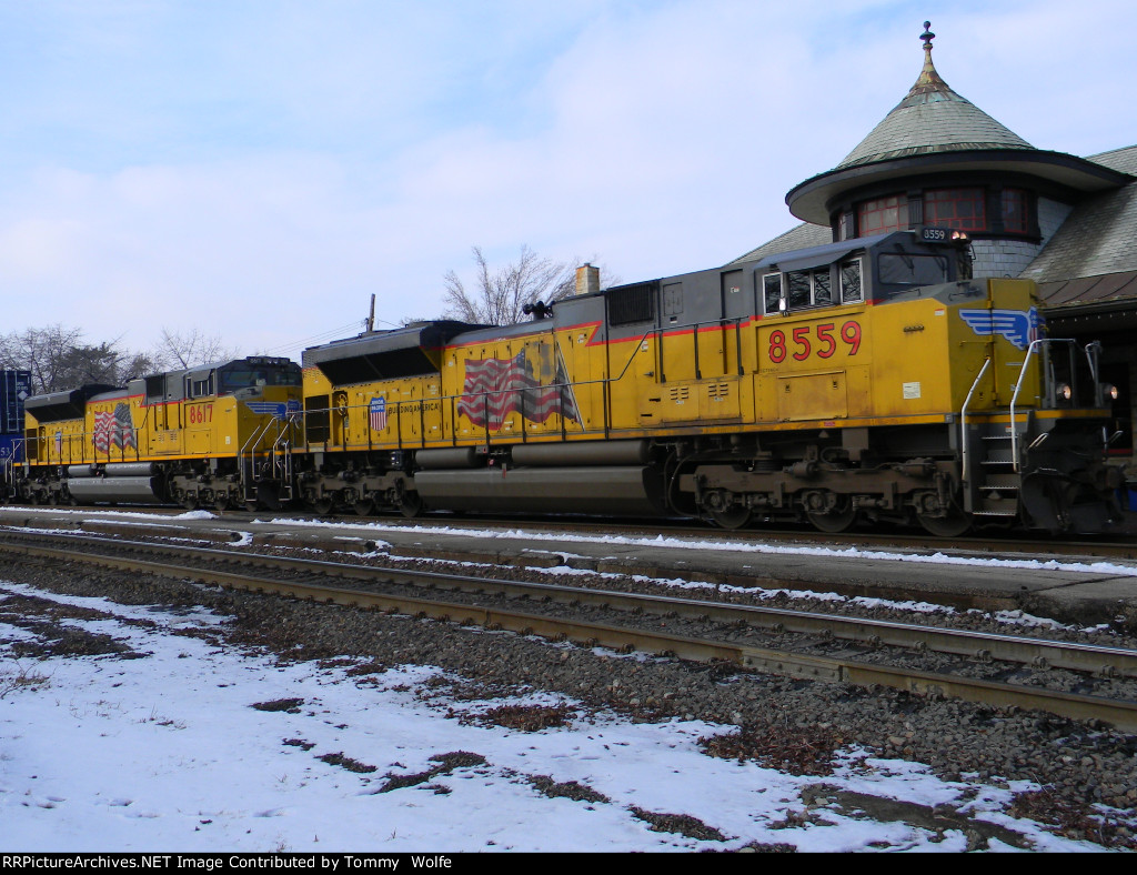 UP 8559 Leads the KOAMN Eastbound